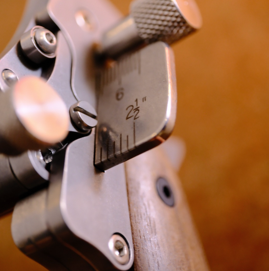 Luxury Leather Strap Cutter Left/Right Handed Options – CÍ OFFICIAL